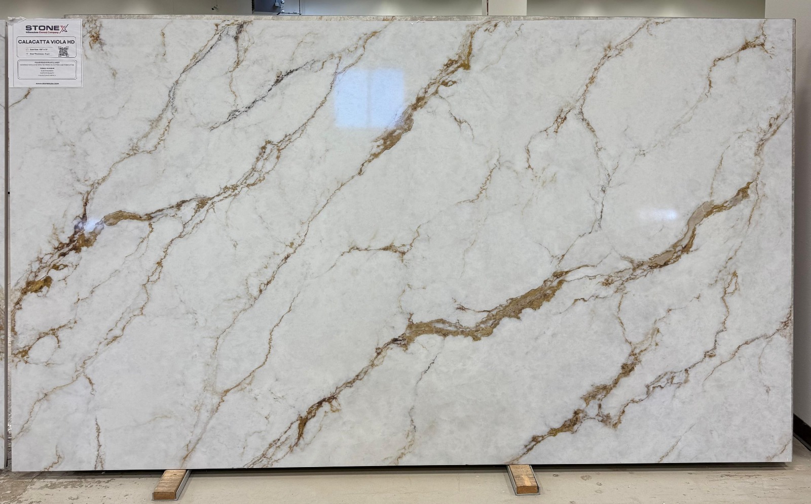 How Calacatta Viola HD Quartz Elevates Modern Spaces